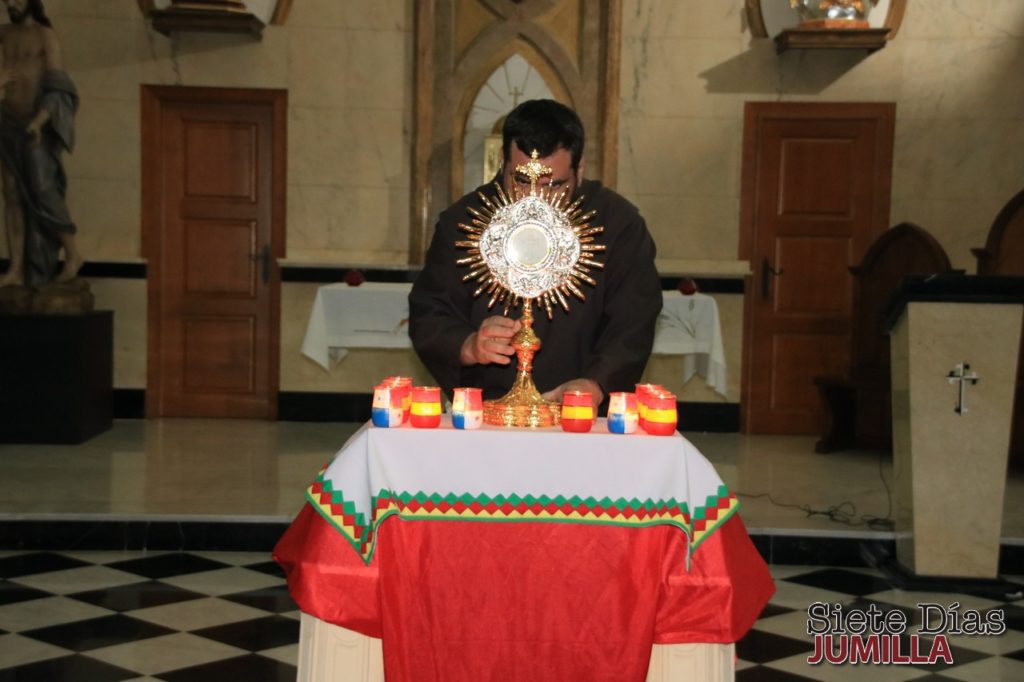 Mariola Alcocer y D´Colores Band ofrecieron un concierto solidario en ...