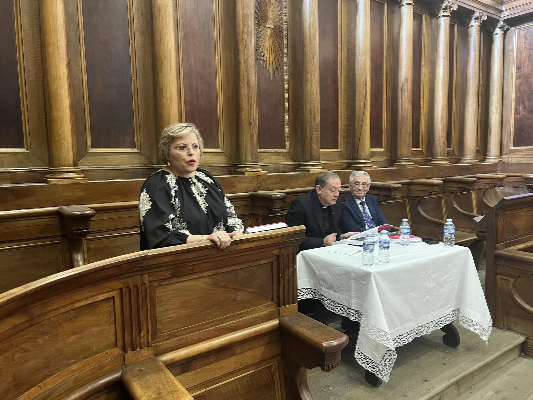 Ana María Poveda presenta ‘La sillería del coro de la Catedral de ...